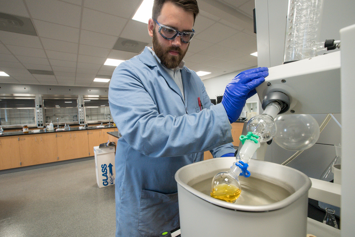 Students develop compounds in the search for a new pain relief drug ...